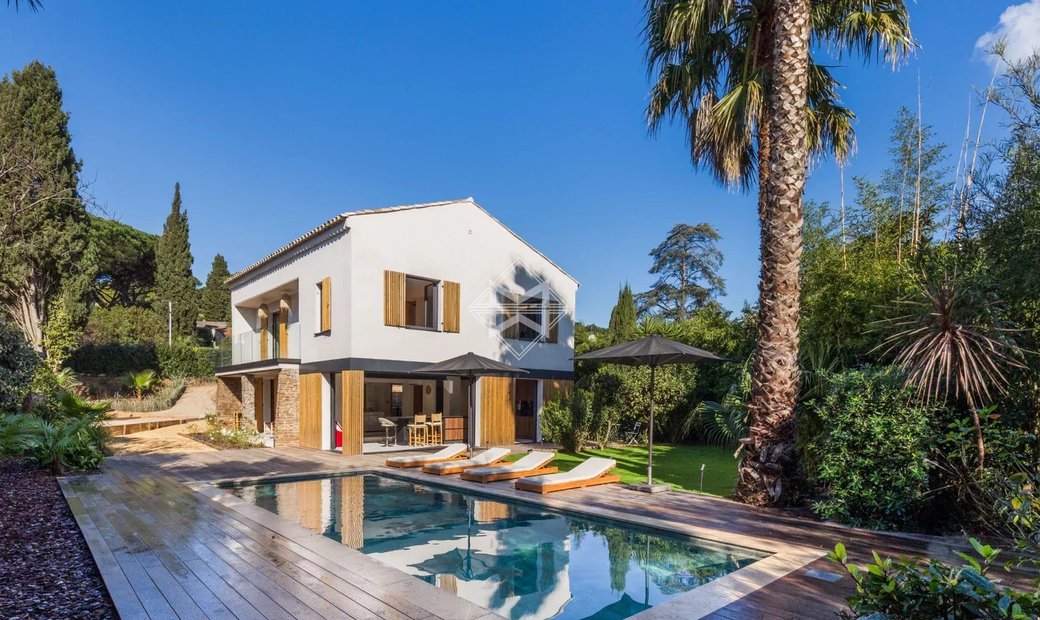 Gigaro Walking In La Croix Valmer, Provence Alpes Côte D'azur, France ...