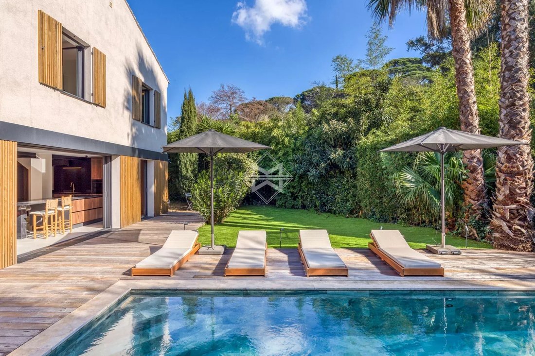 Gigaro Walking In La Croix Valmer, Provence Alpes Côte D'azur, France ...