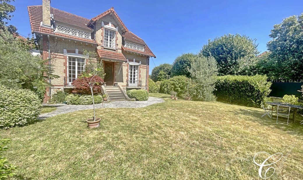 Le Chesnay Rocquencourt Villa In Le Chesnay Rocquencourt, île De France ...