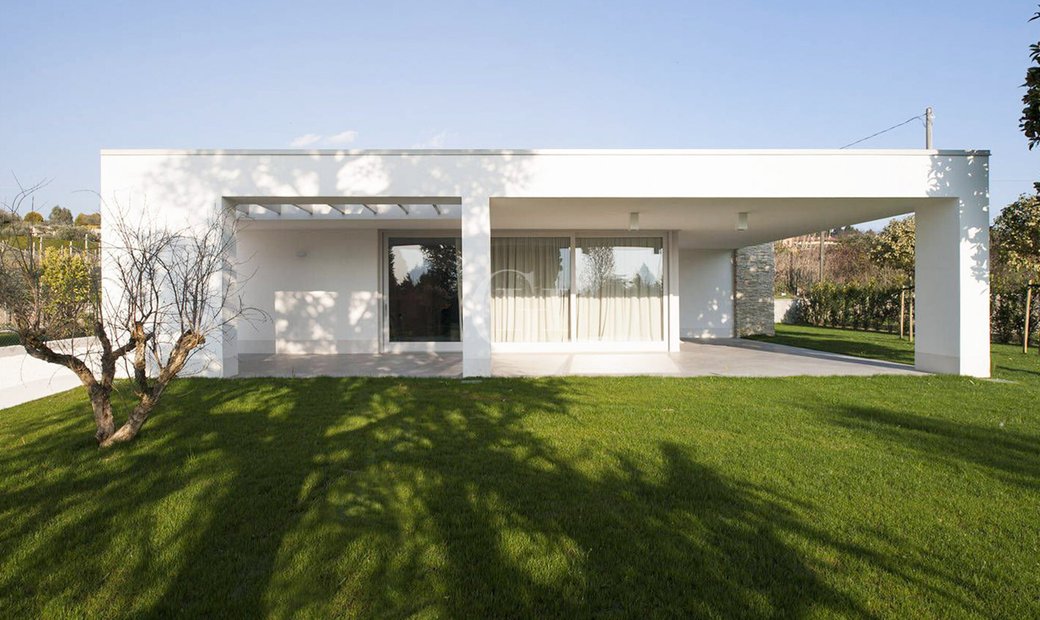 Modern Single Villa With Private Garden In Bardolino, Veneto, Italy For ...