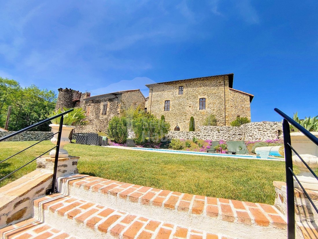 Exceptional 14th Century Castle Completely In Capdenac, Occitanie ...