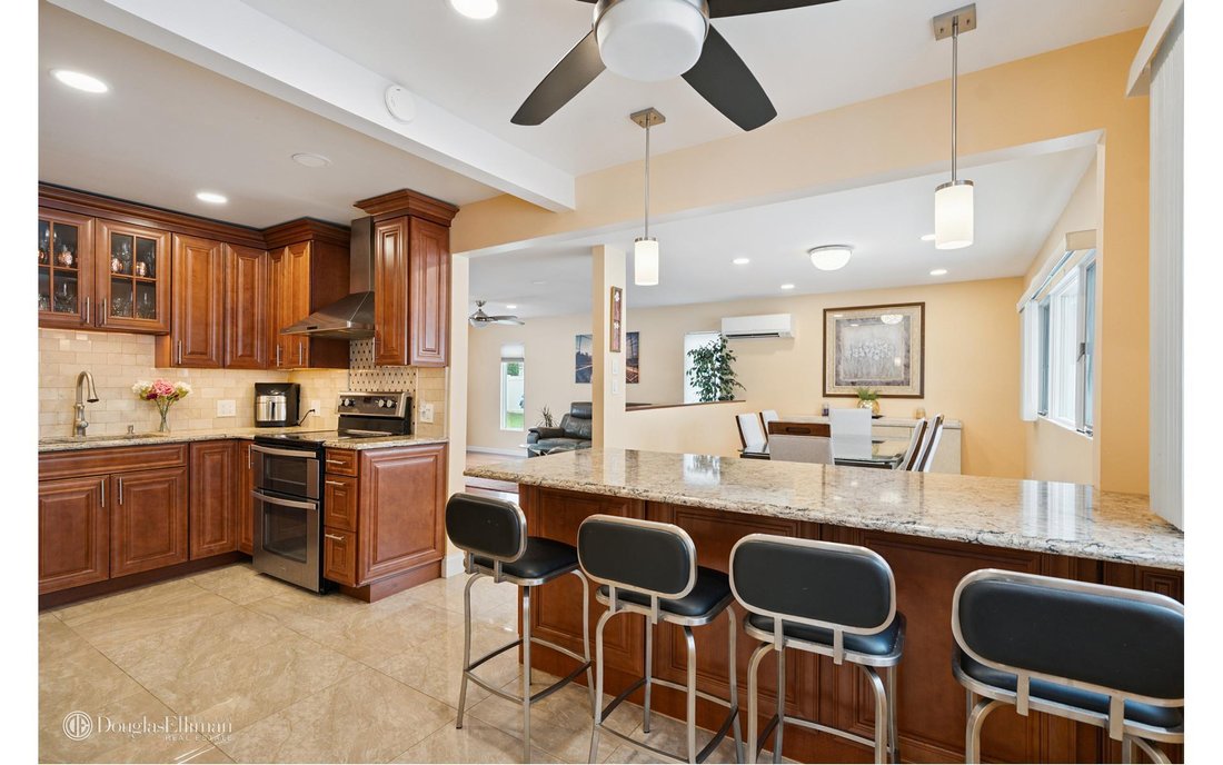 House Plainview In Plainview, New York, United States For Sale (15921566)