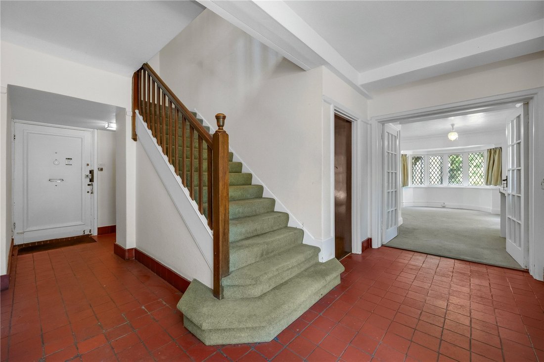 Esher Park Avenue, Esher, Surrey In Esher, England, United Kingdom For ...