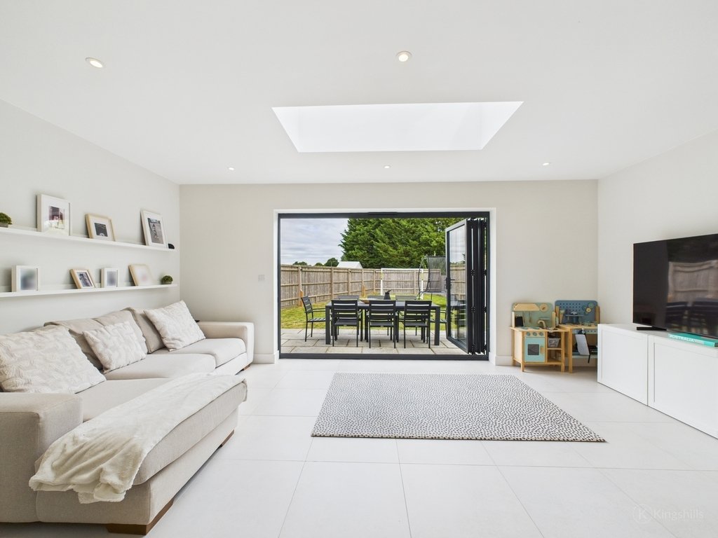 A Beautifully Presented Family In Great Kingshill, England, United ...