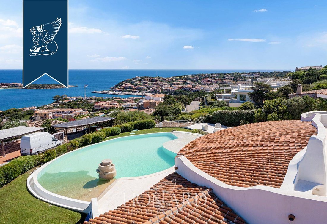 Moderne Luxusvilla Zum Verkauf In Porto In Porto Cervo, Sardinien ...