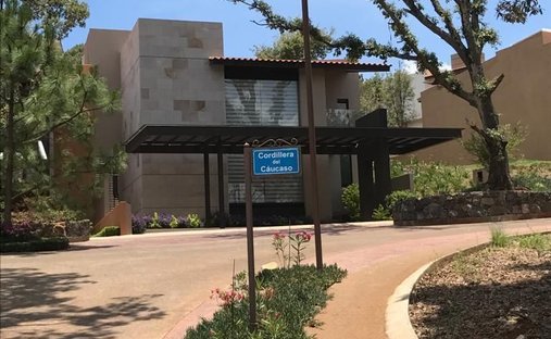 Luxury homes with elevator for sale in Bosque Monarca, Michoacán ...
