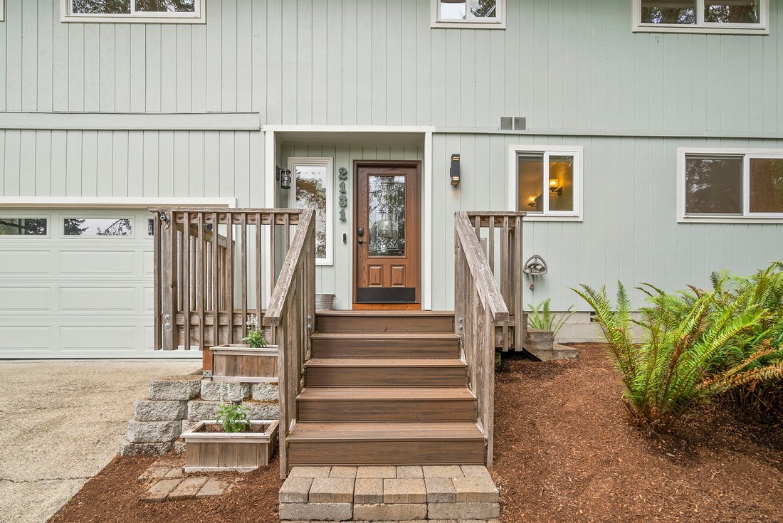 Lakemoor Living In Rochester, Washington, United States For Sale (15932854)