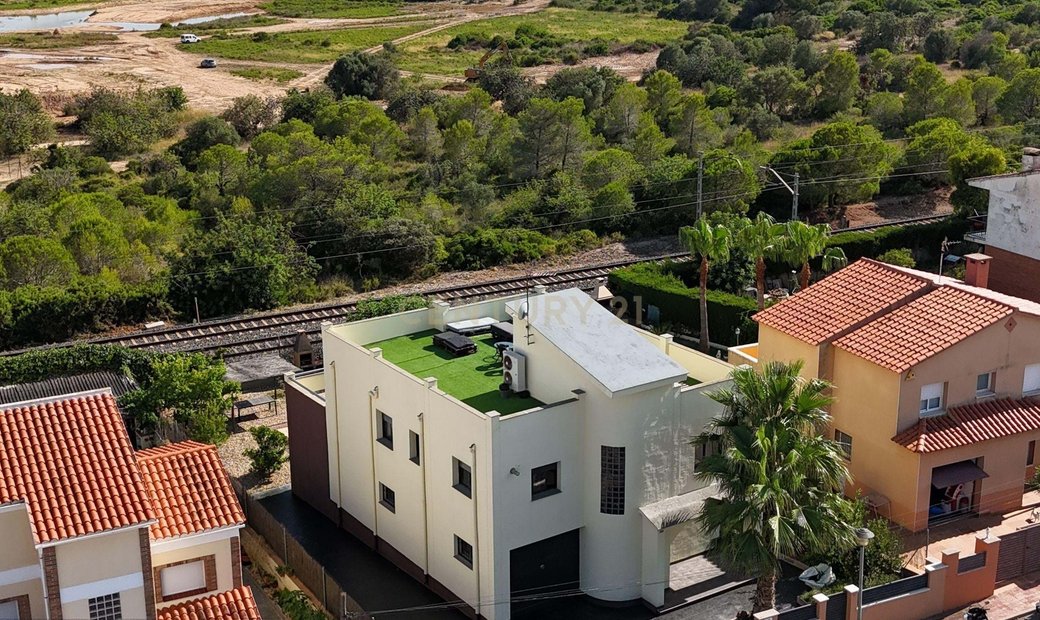 Atemberaubendes Haus Mit 4 In El Vendrell, Katalonien, Spanien Zu ...