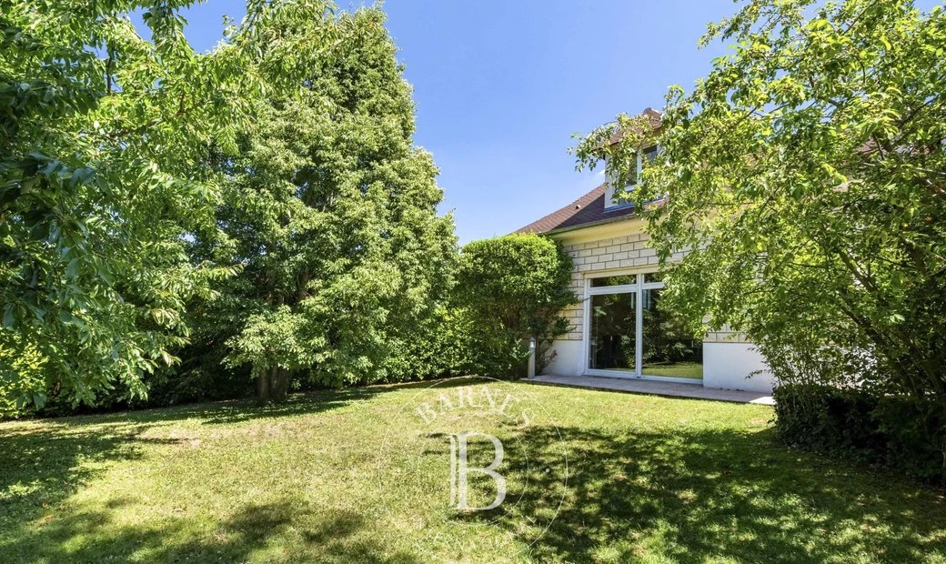 Chambourcy House In Chambourcy, île De France, France For Sale (15938083)