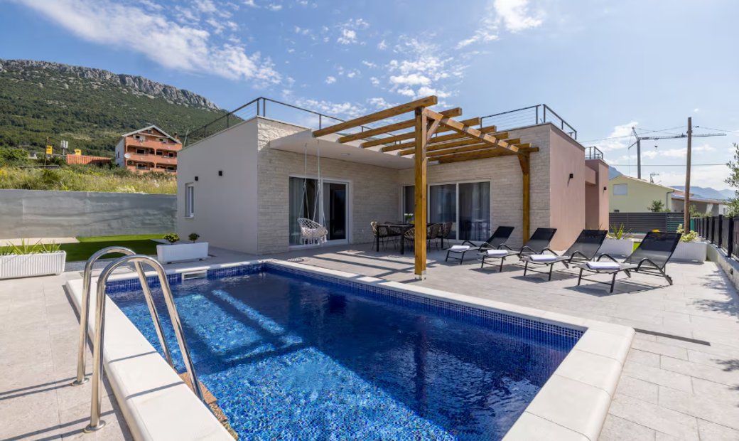 Villa For Sale In Kastel Stari, In Kaštel Stari, Split Dalmatia County ...