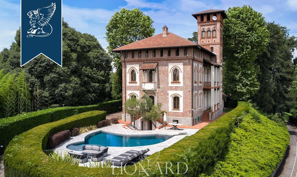 Historical Villa With Park, Pool And Helipad In Cassina Savina ...