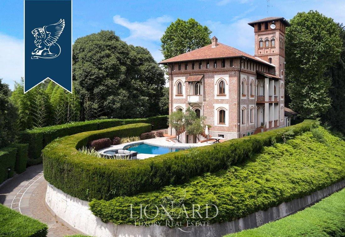 Historical Villa With Park, Pool And Helipad In Cassina Savina ...