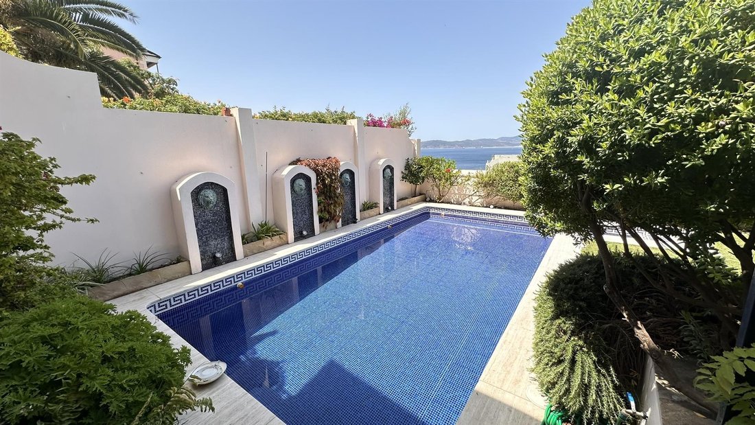 Stunning 4 Bedroom House Detached In Admiral's Place, In Gibraltar ...