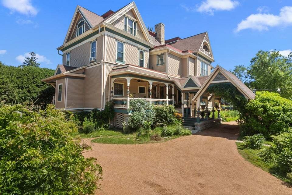 Single Family Home/House Oshkosh In Black Wolf, Wisconsin, United ...
