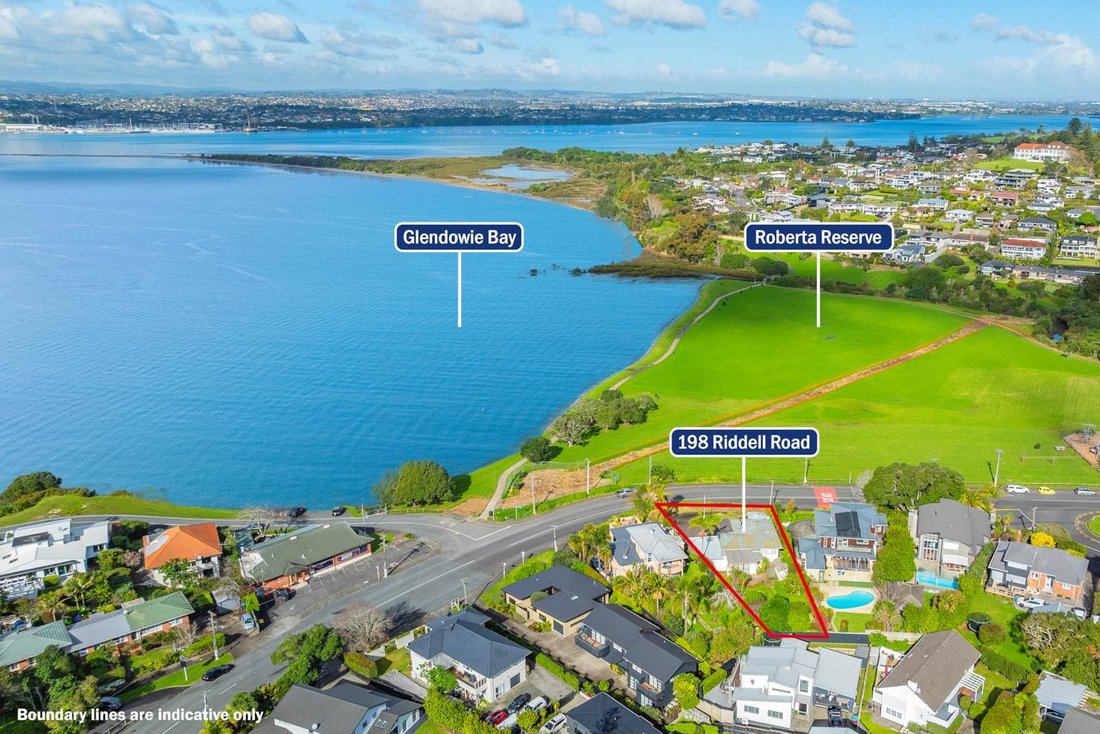 Charming 1950s Coastal Home With Estuary In Auckland, Auckland, New ...