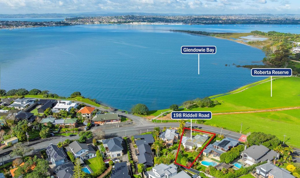 Charming 1950s Coastal Home With Estuary In Auckland, Auckland, New ...