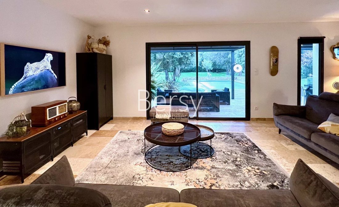 Contemporary 205 M² Villa In Saint Didier, Provence Alpes Côte D'azur ...