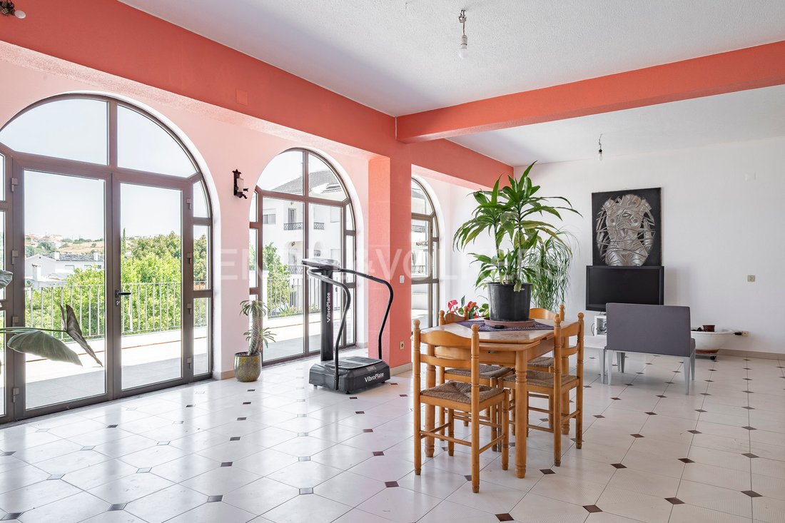 7 Bedroom Home With Great Investment Potential In Caparica E Trafaria ...