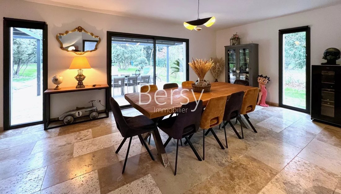 Contemporary 205 M² Villa In Saint Didier, Provence Alpes Côte D'azur ...