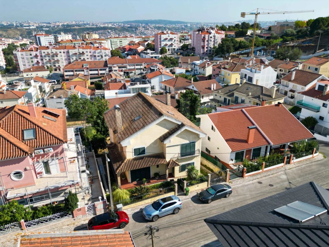 Moradia T4 De Referência Na Ramada In Ramada E Canecas, Portugal For ...