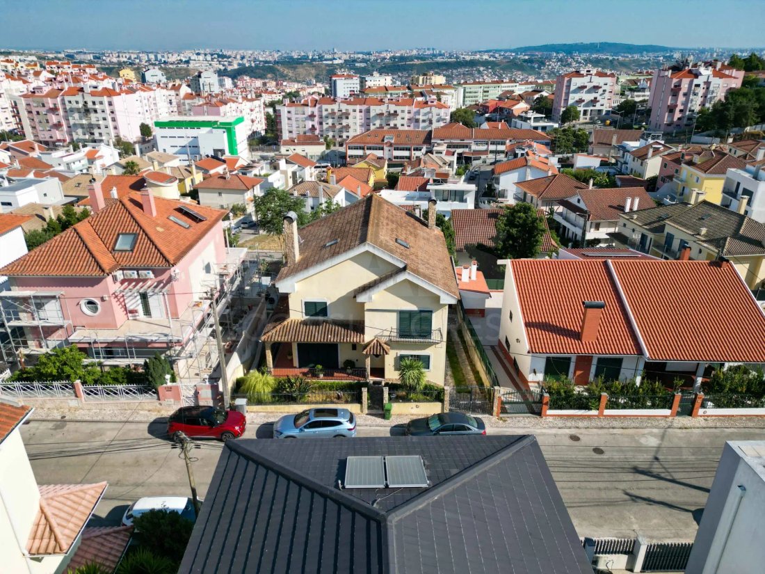 Moradia T4 De Referência Na Ramada In Ramada E Canecas, Portugal For ...