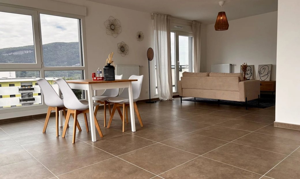Magnificent T4 Top Floor Near Geneva In Ambilly, Auvergne Rhône Alpes ...