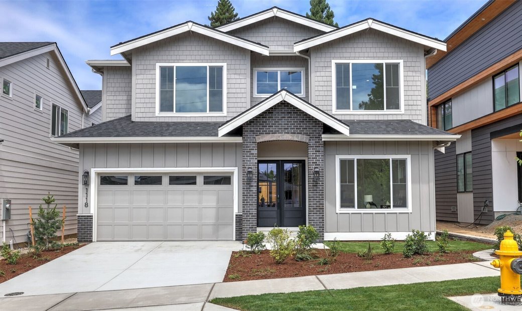 Elegante Construcción Nueva Con En Newcastle, Washington, Estados ...