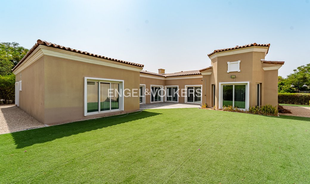 Vacant | Upgraded | Large Plot In Dubai, Dubai, United Arab Emirates ...