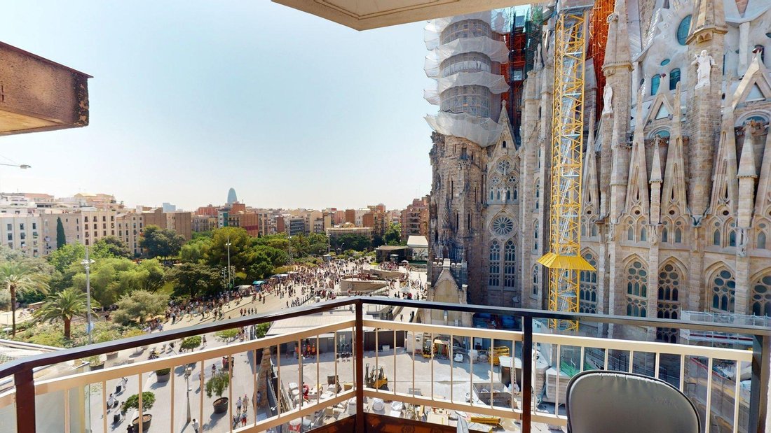 Un Appartamento Unico Di Fronte Alla Sagrada In Eixample, Barcellona ...