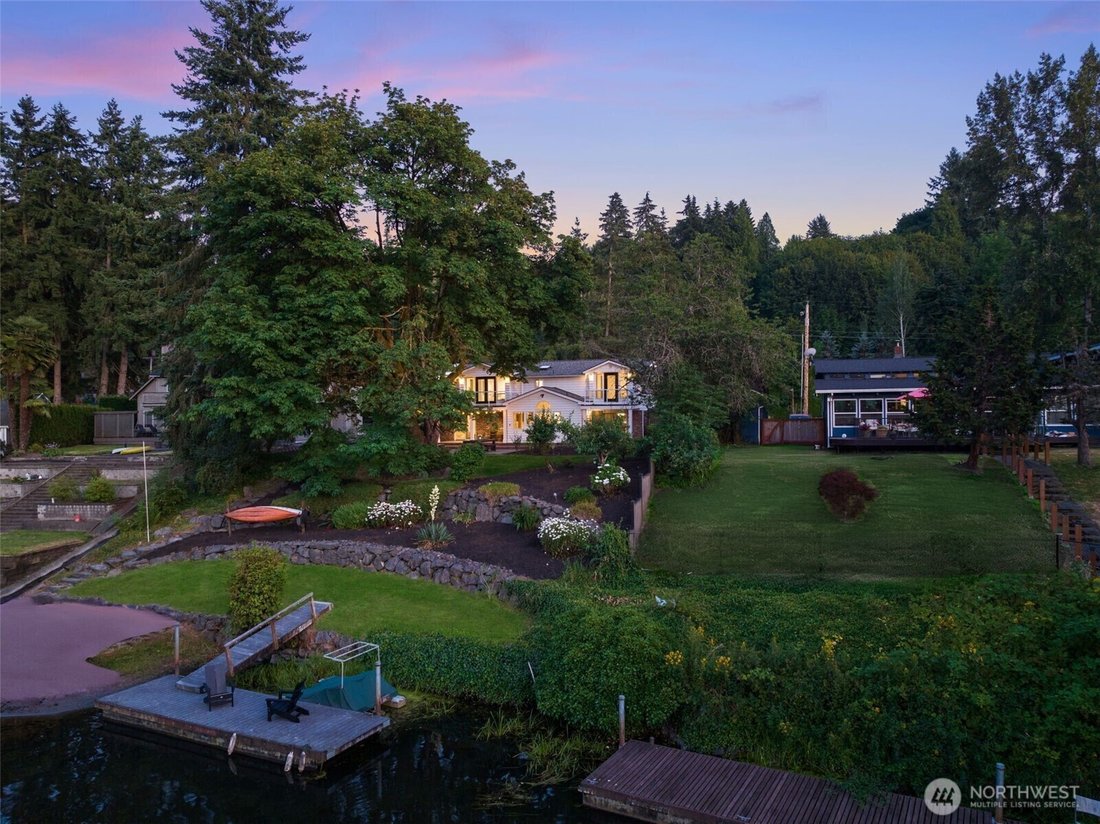 Serene Waterfront Living On The Sammamish In Bothell, Washington ...