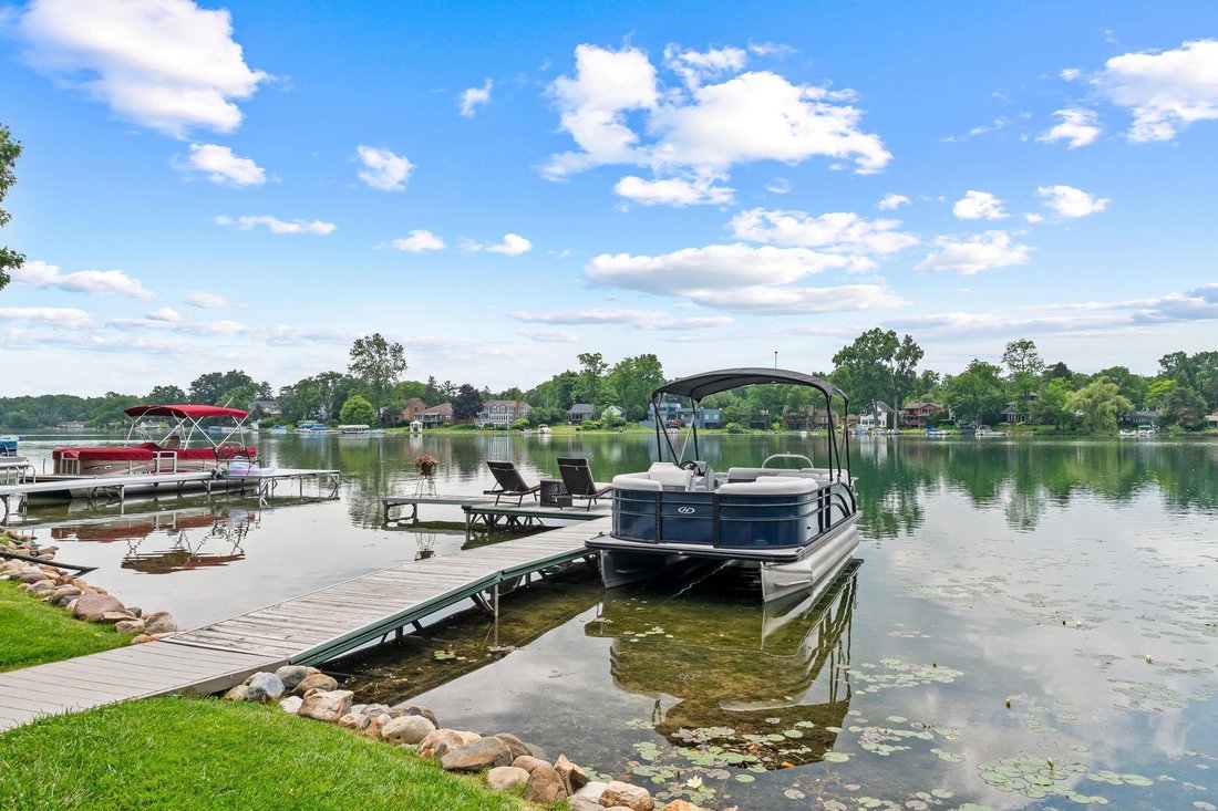 Wohnen Am Seeufer Am Green In West Bloomfield, Michigan, Vereinigte Staaten Zu Verkaufen (15962861)