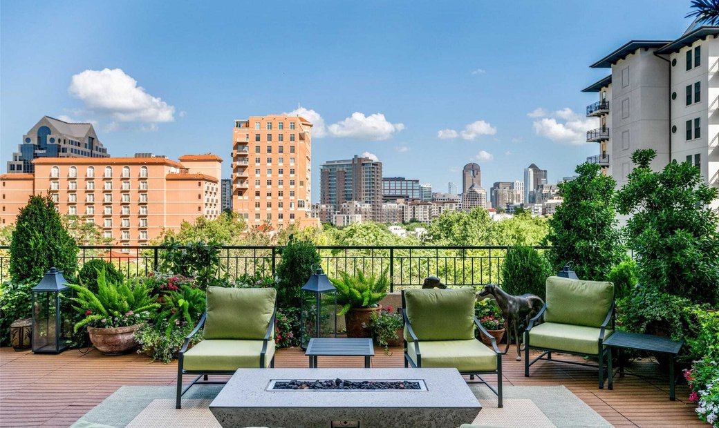 Beautiful Fourth Floor Residence With Treetop In Dallas, Texas, United ...