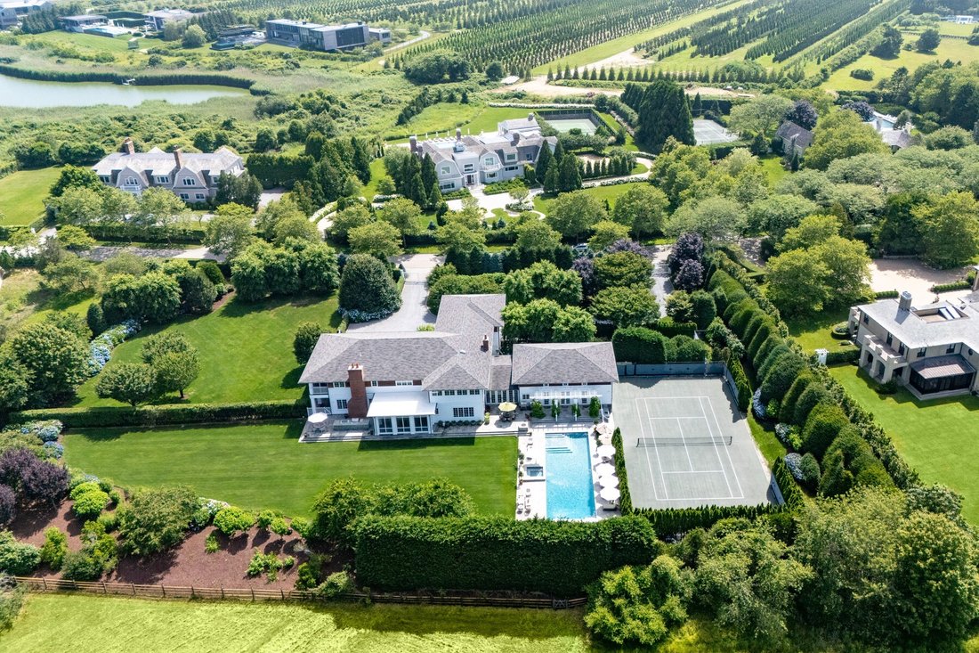 Exceptional Fordune Estate With Pool, In Southampton, New York, United ...
