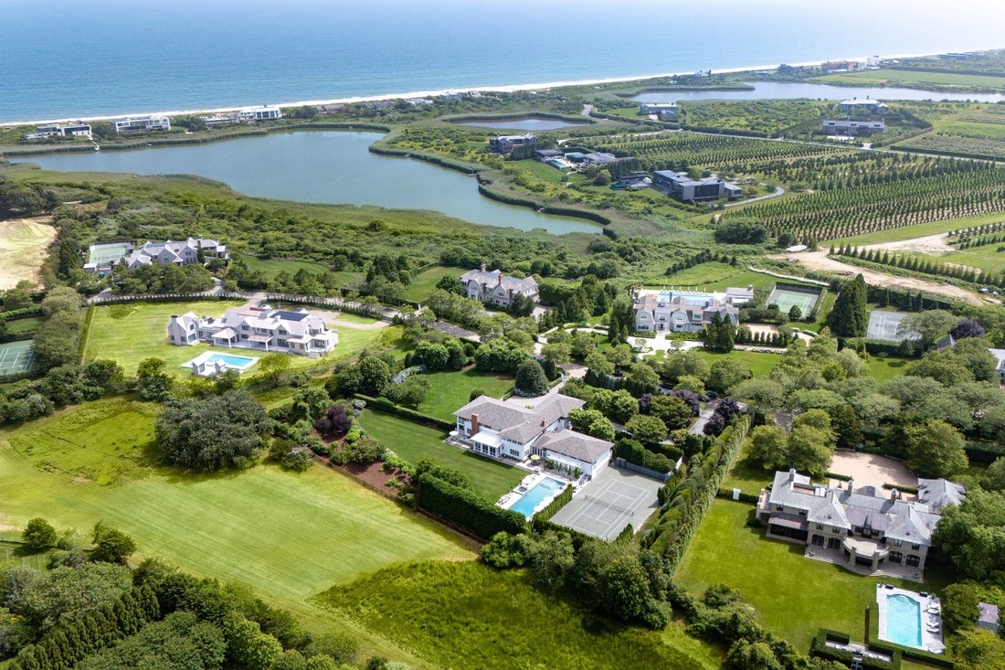 Exceptional Fordune Estate With Pool, In Southampton, New York, United ...