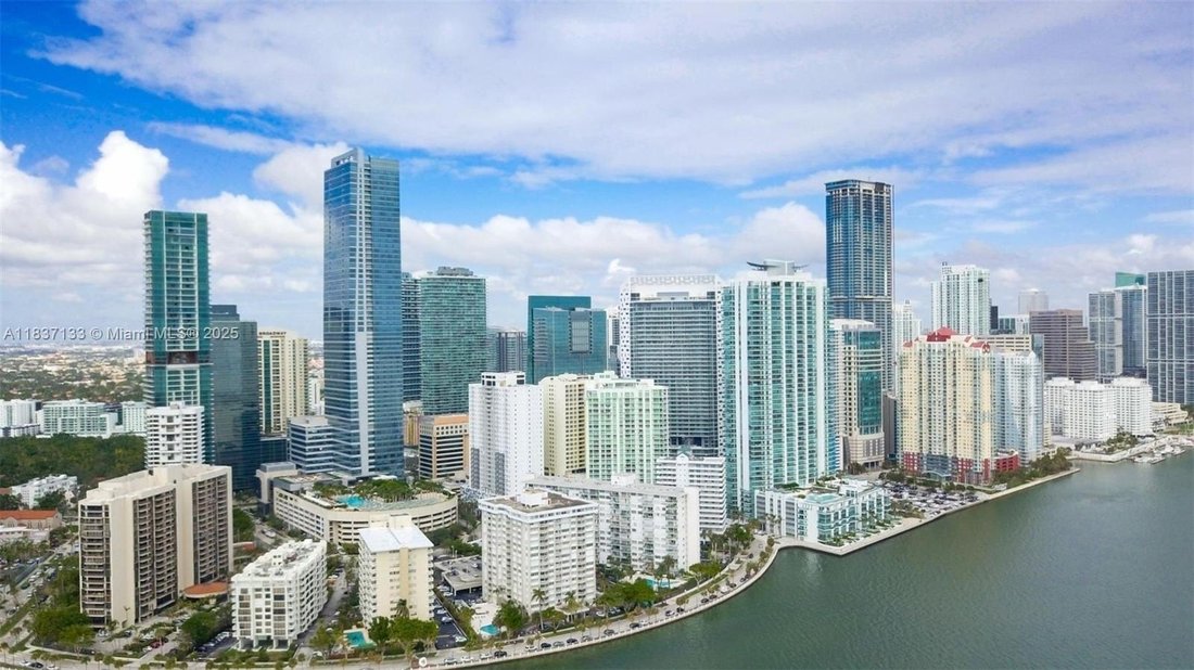 Unité D'angle Améliorée Au Four Seasons Dans Miami, Floride, états Unis ...