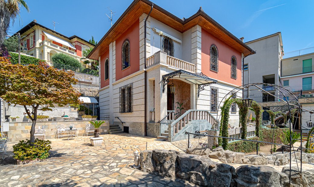 Villa Dei Mosaici Prestigious Historic In Alassio, Ligurien, Italien Zu ...