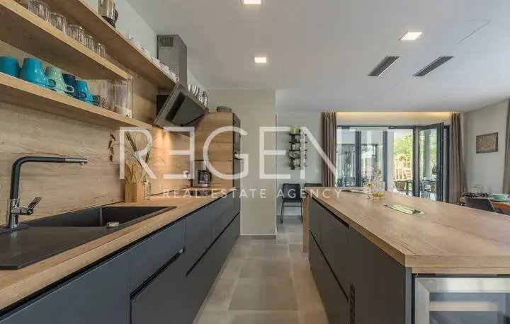 Istra, Tar Vabriga Prostrana Vila S Bazenom, In Tar, Istria County ...