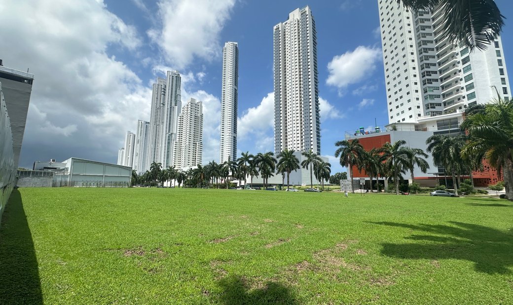 Lote Comercial En Costa Del Este — En Zona De Alto En Panamá, Panamá ...
