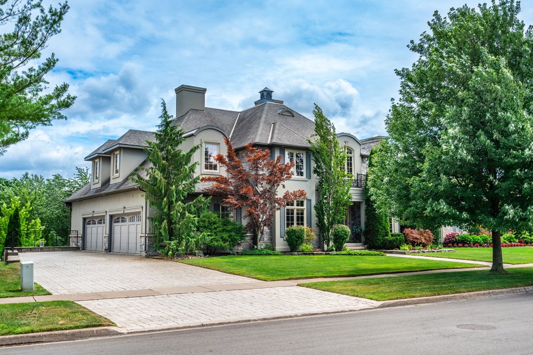 A Stunning Custom Built Estate In One Of In Niagara Falls Ontario