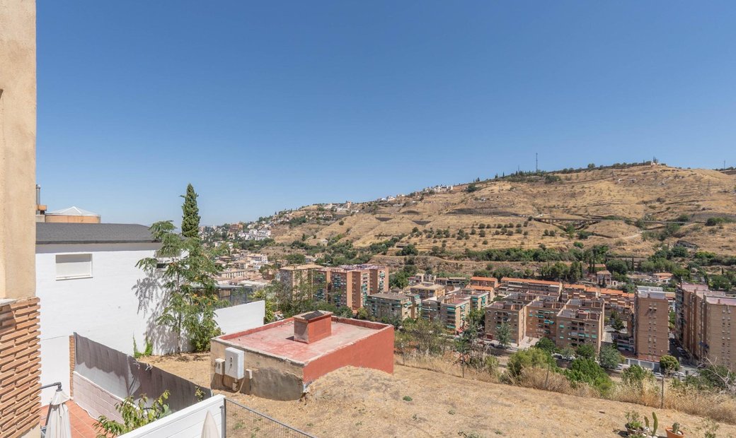 Granada House In Genil, Granada, Spain For Sale (15972356)