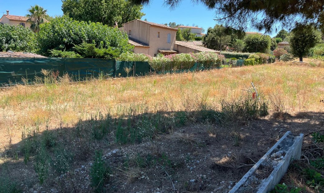 Terrain Constructible In Le Plan De La Tour, Provence Alpes Côte D'azur ...