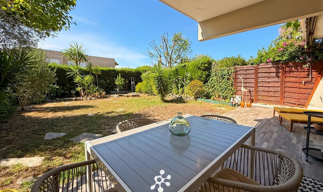 Cagnes Sur Mer Apartment In Cagnes Sur Mer, Provence Alpes Côte D'azur ...