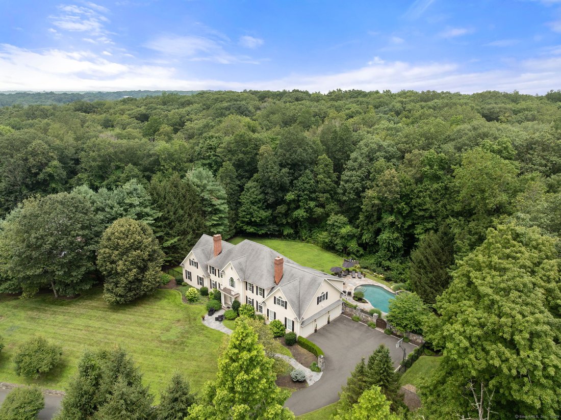 5 Bedrooms Single Family Detached In Easton, Connecticut, United States ...