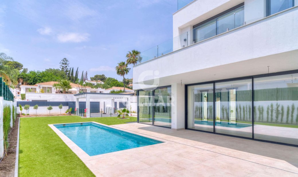 Málaga Villa In Estepona, Andalusia, Spain For Sale (15980703)