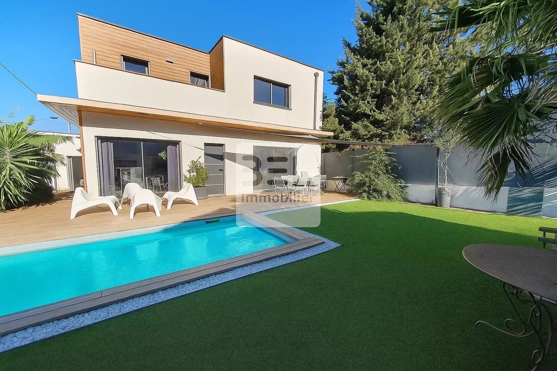 Maison De Villeneuve Lès Avignon Dans Villeneuve Lès Avignon, Occitanie ...