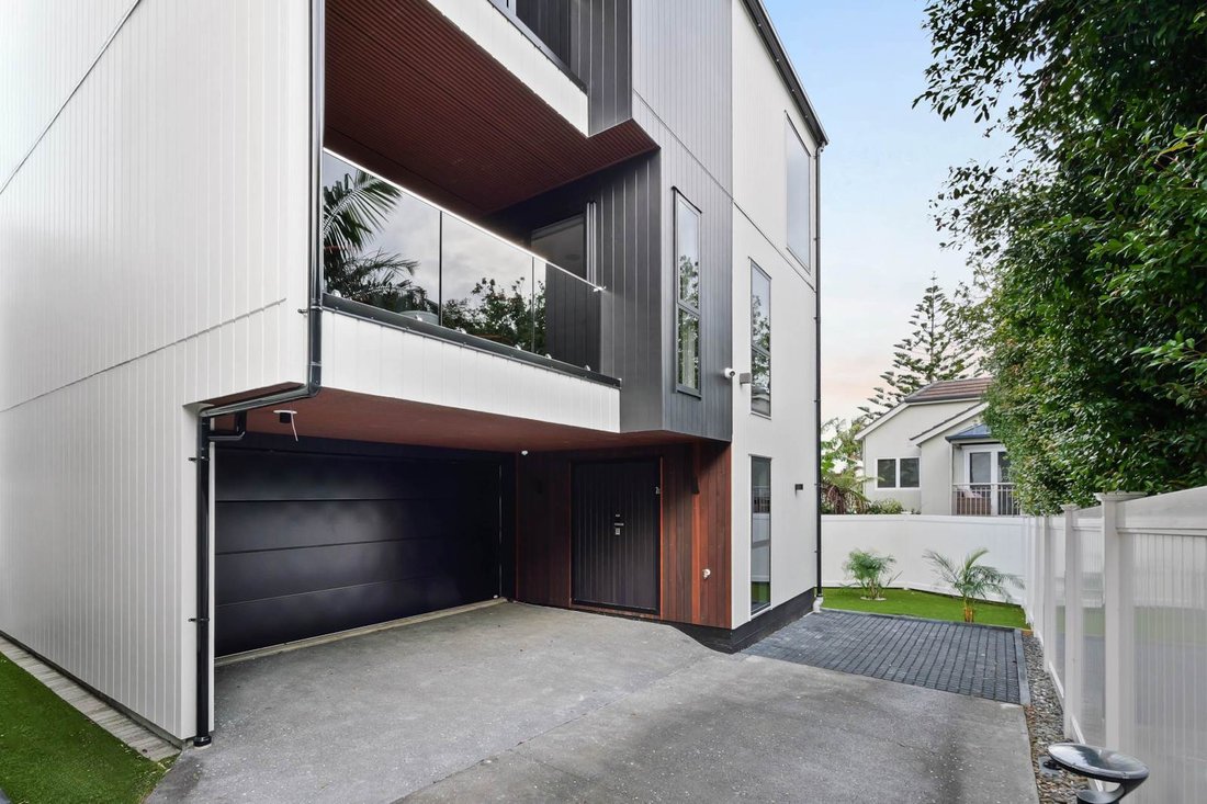 Stunning Abode Is The Epitome Of Luxury In Auckland, Auckland, New ...