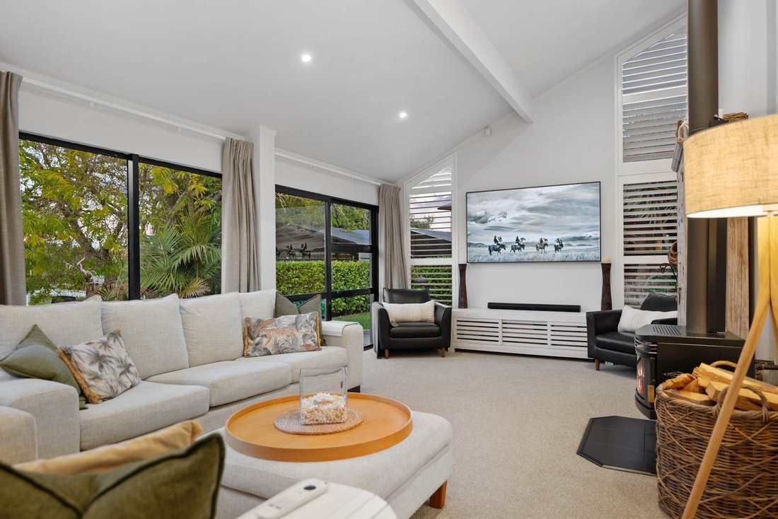 Immaculate Renovated Retreat On Expansive In Riverhead, Auckland, New ...