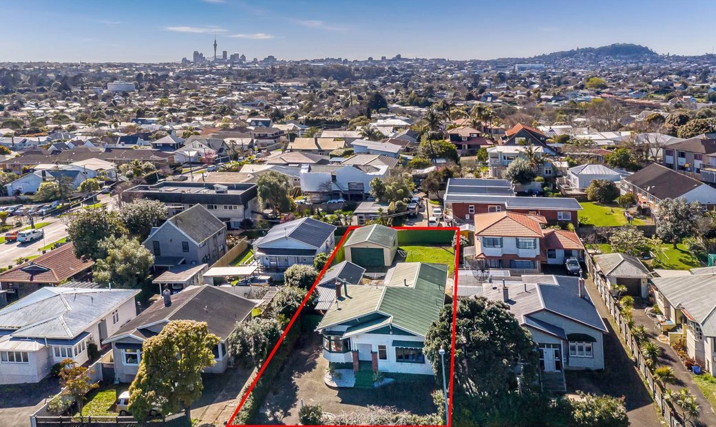 Rare Timeless 1920's Character Bungalow In Auckland, Auckland, New ...