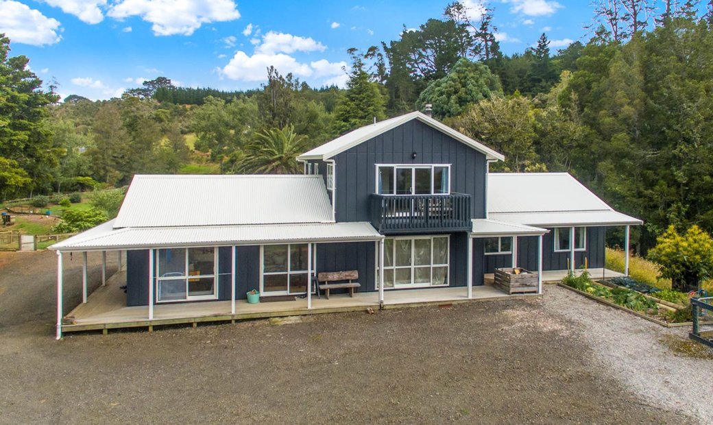 Solidly Constructed Home On A Massive In Kaukapakapa, Auckland, New ...