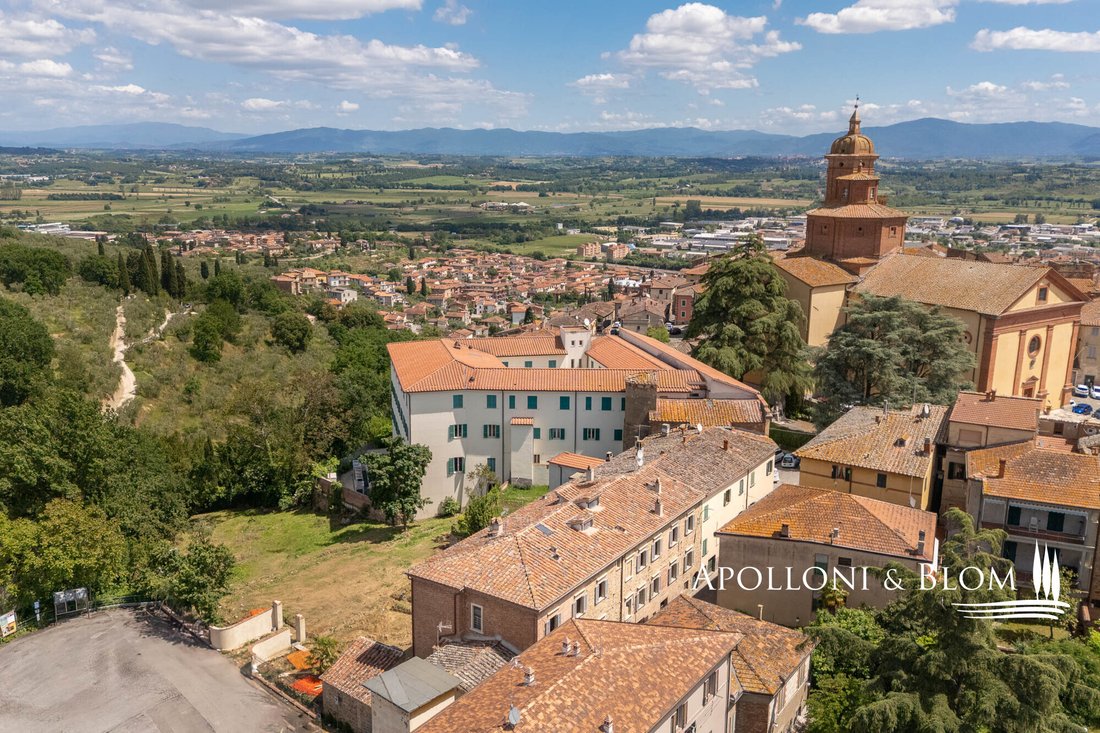 18 Th Century Palace With Garden, Sinalunga In Sinalunga, Tuscany ...